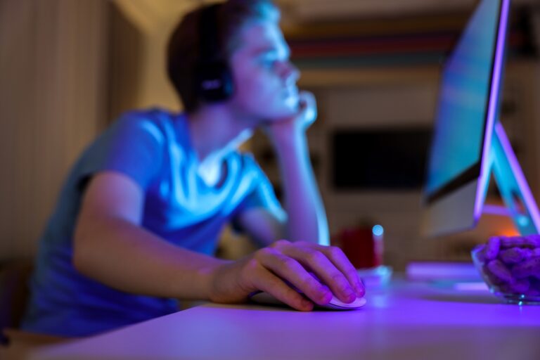 Online Safety for Children and Teens: What is Grooming? Strategies for ...